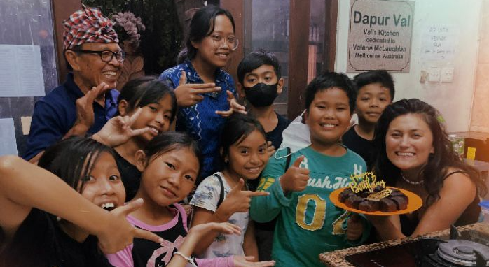 Steun Organize fun day at Monkey Forest for children of orphanage. Kom ...